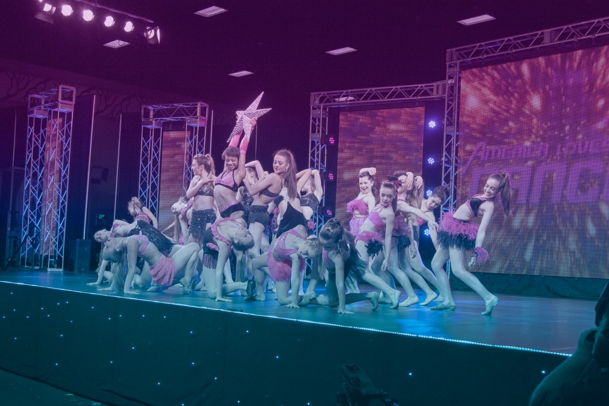 Showstopper Staff - Showstopper Showstopper Showstopper Staff - Showstopper Showstopper